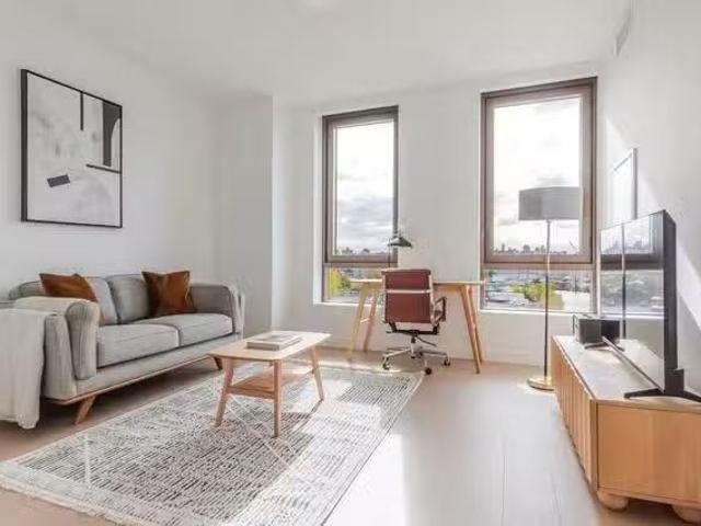 Two Williamsburg Wharf, 478 Kent Ave, Southside 1 Bedroom.