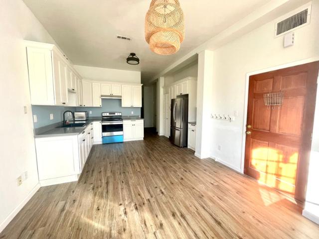 TwoSunny, quiet, private rooms near Temescal/BART
