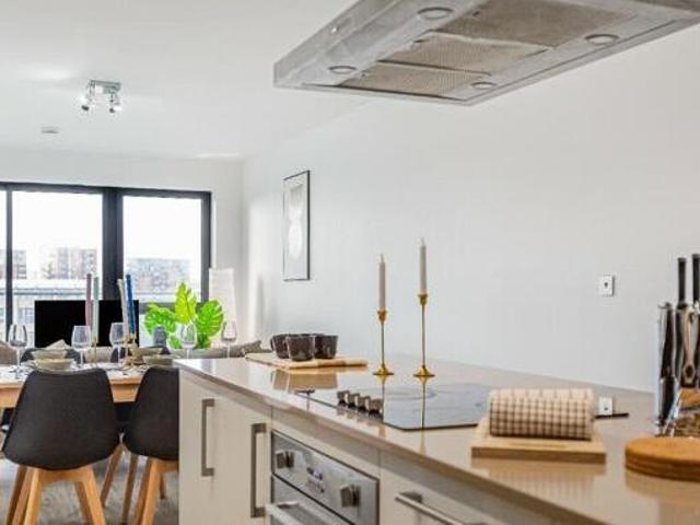 Tweed Walk, London, 3 Bedroom Flat