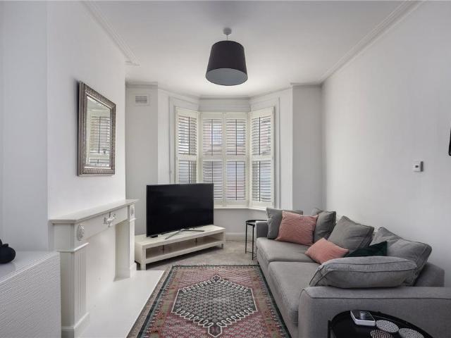 Tweedmouth Road, Plaistow, London, E13 3 bed terraced house to rent £2,400 pcm £554 pw