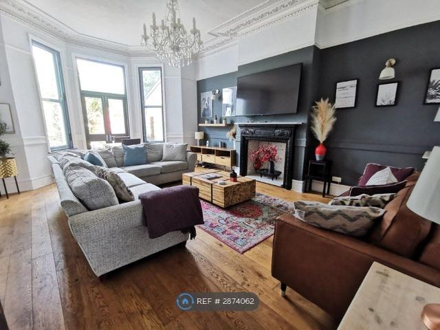 Tweedy Road, Bromley BR1, 2 bed flat to rent, £2,500 pcm | PrimeLocation