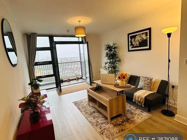 Twelvetree Crescent, London, E3 1 bed flat to rent £1,895 pcm £437 pw