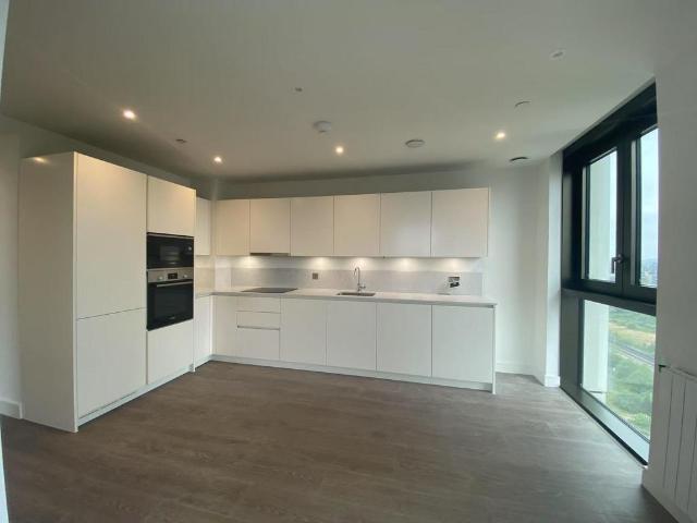 Twelve Trees Park, London E16 2 bed apartment to rent £2,650 pcm £612 pw