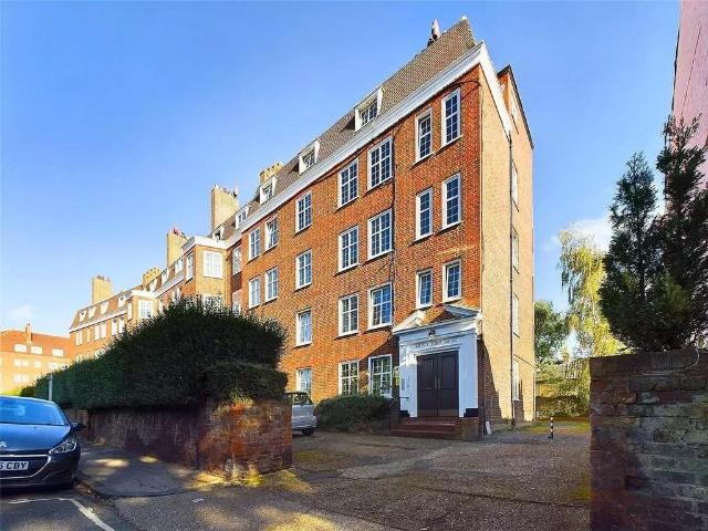 Twickenham, Middlesex, TW1 2 bed apartment to rent £2,400 pcm £554 pw