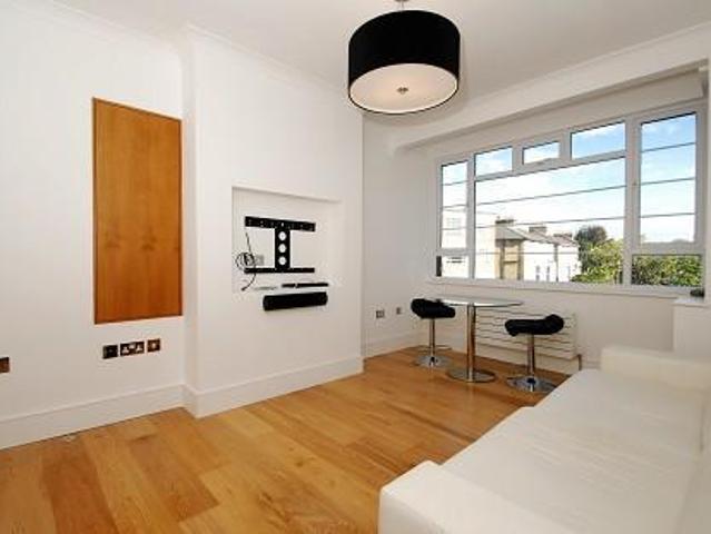 Twickenham, Middlesex, TW1 2 bed apartment to rent £2,000 pcm £462 pw