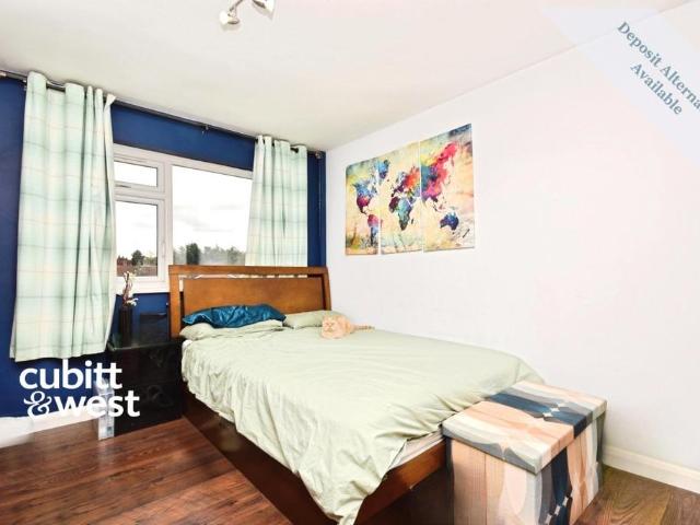 Twickenham Close Wallington CR0 2 bed flat to rent £1,600 pcm £369 pw