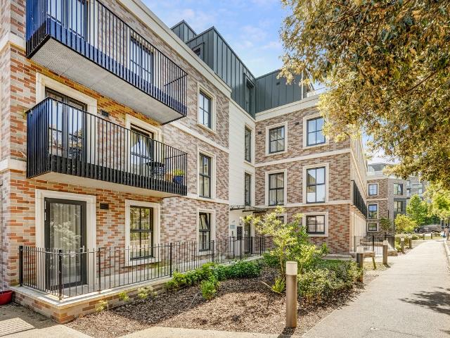Twickenham Gateway, Bradshaw Close, Twickenham TW1, 1 bed flat to rent, £1,925 pcm | PrimeLocation