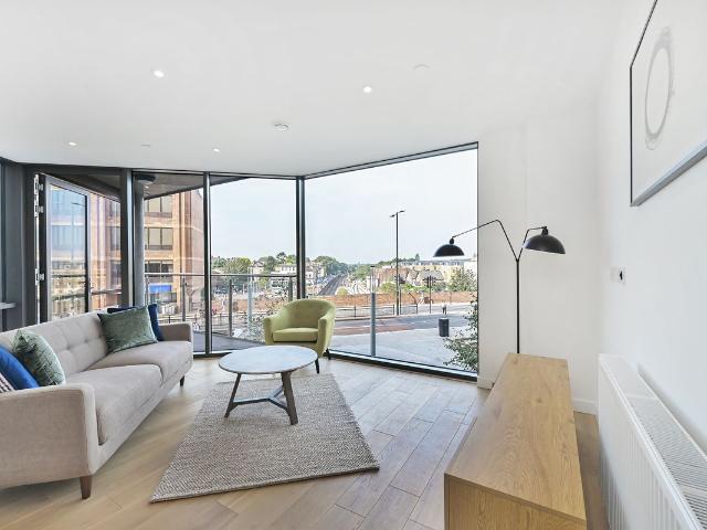 Twickenham Gateway, London Road, London TW1, 2 bed flat to rent, £2,625 pcm | PrimeLocation