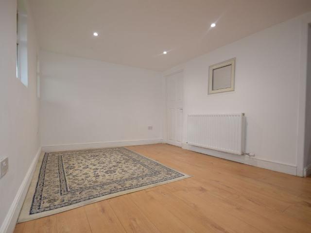 Twickenham Road, Hanworth, Feltham TW13, 1 bed semi detached house to rent, £1,250 pcm | PrimeLocation