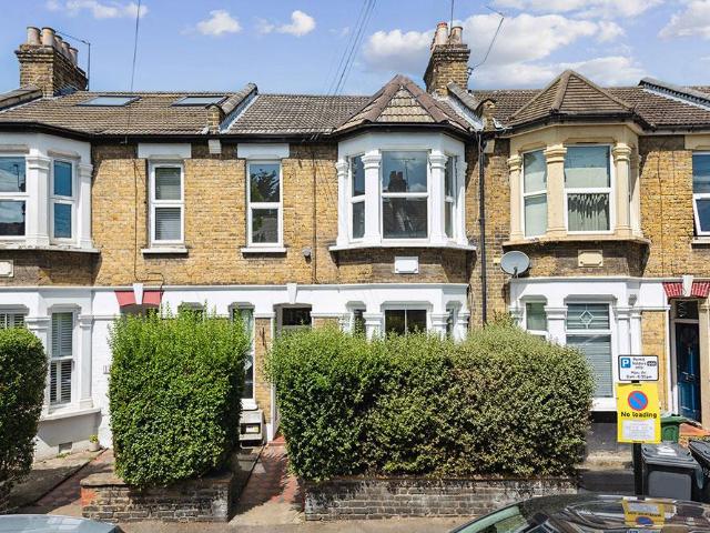 Twickenham Road, Leytonstone E11 2 bed flat to rent £1,850 pcm £427 pw