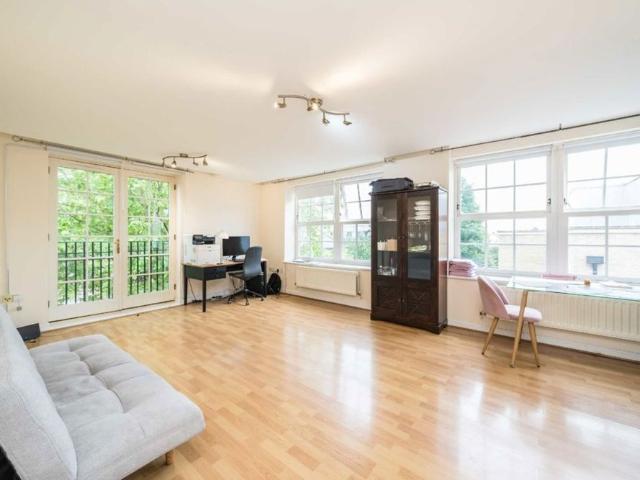 Twickenham Road, TW7, London