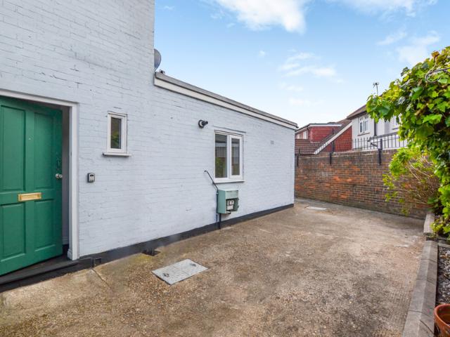 Twickenham Road, TW13