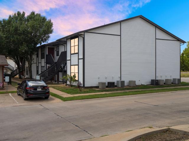 Twin Oaks Apartments