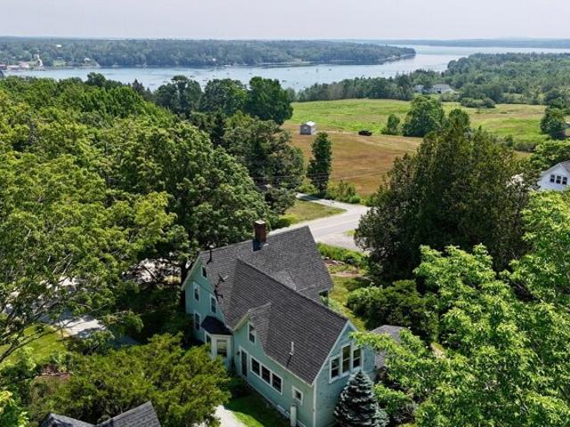 Twin Oaks Ln, Sedgwick, Home For Sale