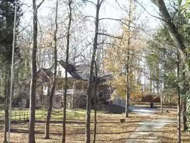 Twin Acres Dr