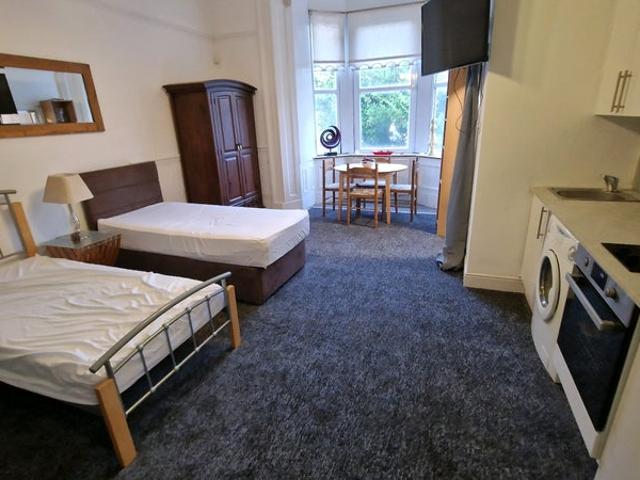 Twin Bed Studio 0.5Km from Subway,inc All Bills