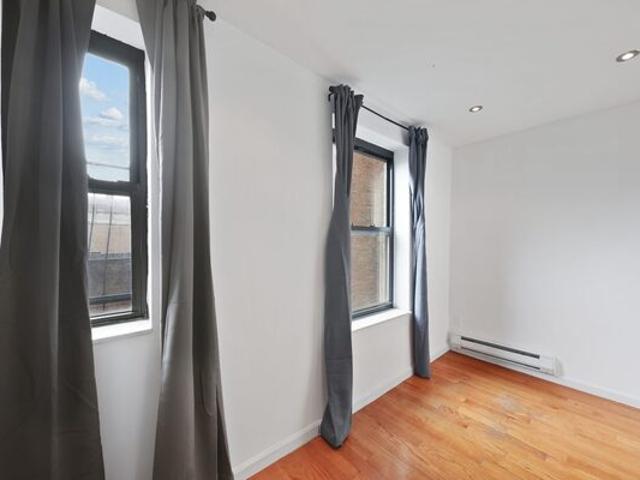 Twin bedroom in 3 bed/1 bath home in Upper West Side #785 B