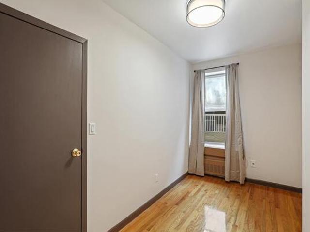 Twin bedroom in 3 bed/1 bath home in Upper East Side #543 B