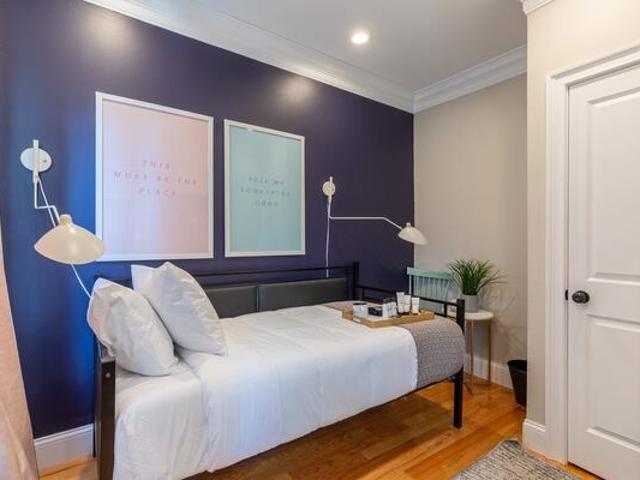 Twin bedroom in 3 bed/1 bath home in North End #276 C