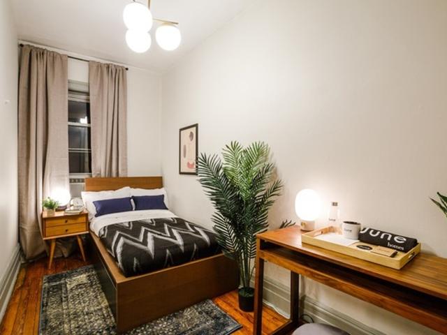 Twin bedroom in 4 bed/1 bath home in Chelsea #231 A