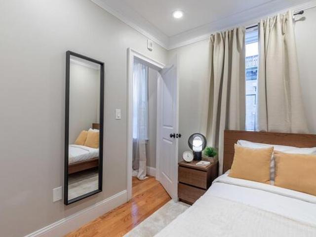 Twin bedroom in 4 bed/1 bath home in North End #278 C