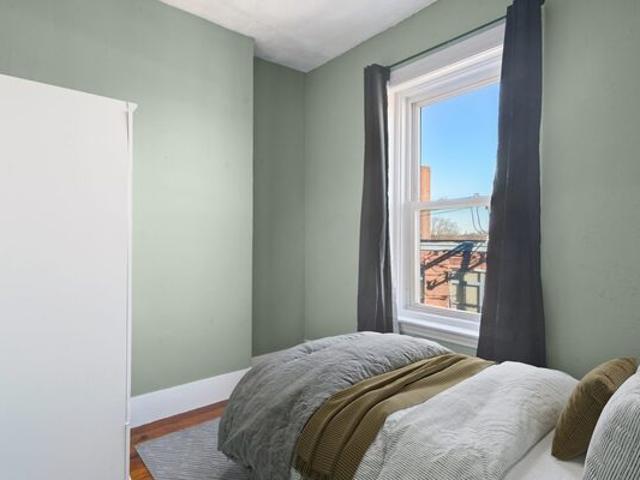 Twin bedroom in 4 bed/1.5 bath home in Allston #835 B