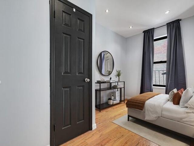 Twin bedroom in 4 bed/1.5 bath home in Upper West Side #763 D