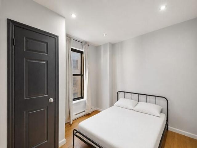 Twin bedroom in 4 bed/2 bath home in Upper West Side #761 D
