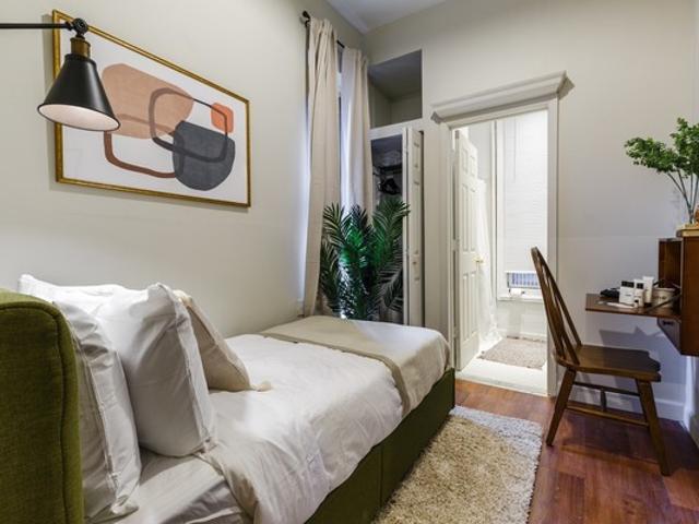 Twin bedroom in 4 bed/2 bath home in Hell's Kitchen #290 A