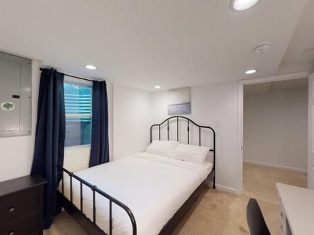 Twin bedroom in 5 bed/2 bath home in Logan Circle #416 BE