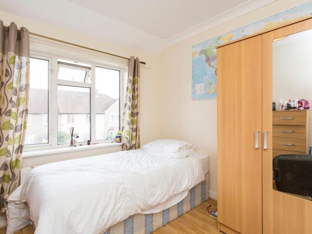 Twin bedroom in the Ealing neighbourhood Has a Room