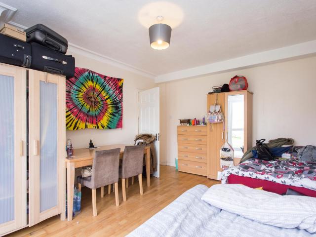 Twin bedroom near the Acton Park Has a Room