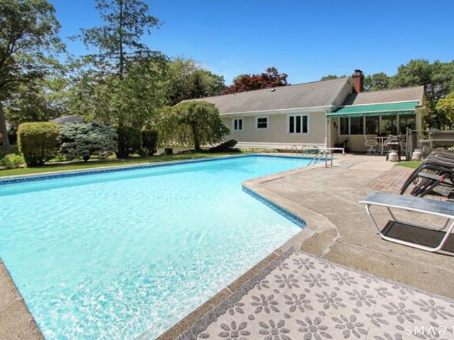 Twin Circle Dr, Trumbull, Home For Sale