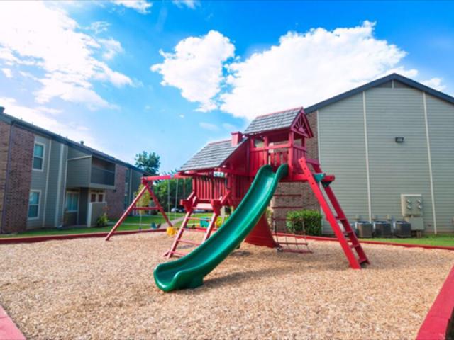 Twin Creek Village 2 Bedroom Apartment for Rent at 1300 Creekside Dr, Norman, OK 73071