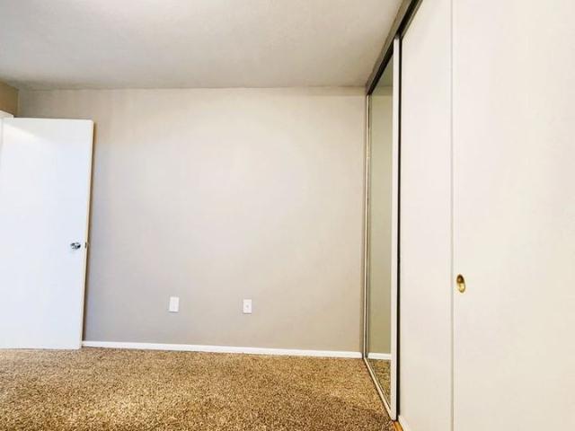 Twin Dolphins 1 Bedroom Apartment for Rent at 160 Van Giesen St, Richland, WA 99354