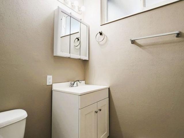 Twin Dolphins 1 Bedroom Apartment for Rent at 160 Van Giesen St, Richland, WA 99354