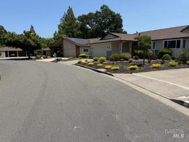 Twin Lakes Dr