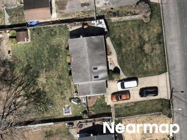 Twin Lawns Ave