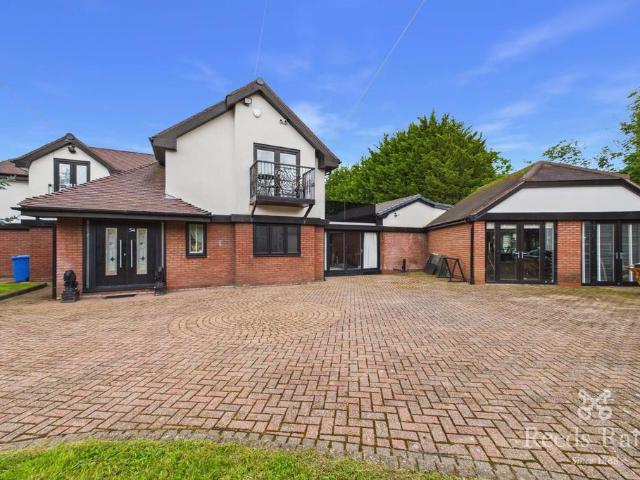 Twiss Green Lane, Warrington WA3 5 bed detached house to rent £4,500 pcm £1,038 pw