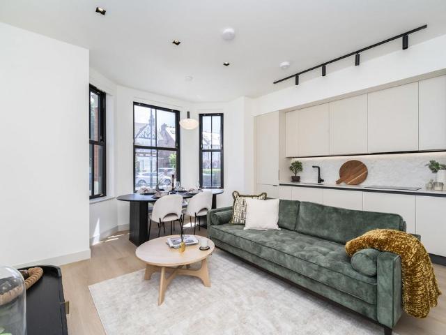 Twyford Avenue, London, W3 2 bed flat to rent £3,250 pcm £750 pw