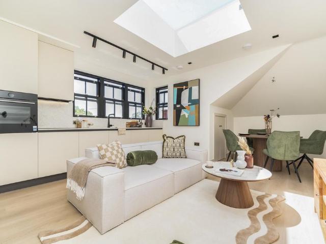 Twyford Avenue, London, W3 2 bed flat to rent £3,500 pcm £808 pw