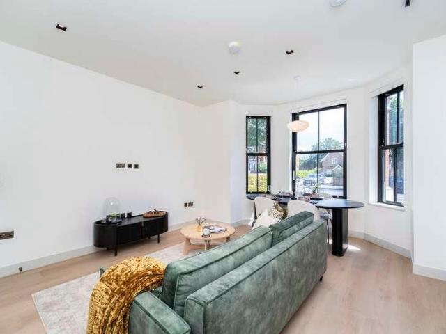 Twyford Avenue, London, W3