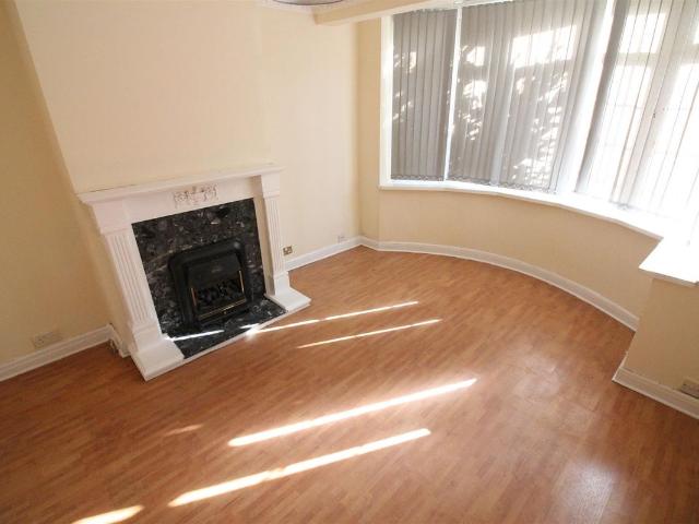 Twyford Abbey Road, London NW10, Room to rent, £725 pcm | PrimeLocation