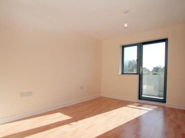 Twyford Abbey Road, London, 1 Bedroom Apartment