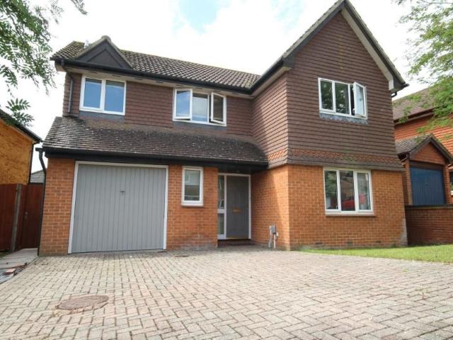 Twyford, Reading, Berkshire RG10, 4 bed detached house to rent, £2,500 pcm | PrimeLocation