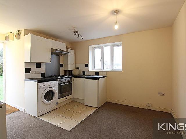 Twyford Road 1 bed ground floor flat to rent £1,000 pcm £231 pw