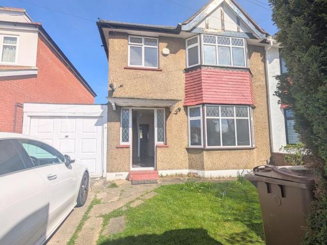 Twyford Road, HARROW, HA2 3 bed semi detached house to rent £2,250 pcm £519 pw