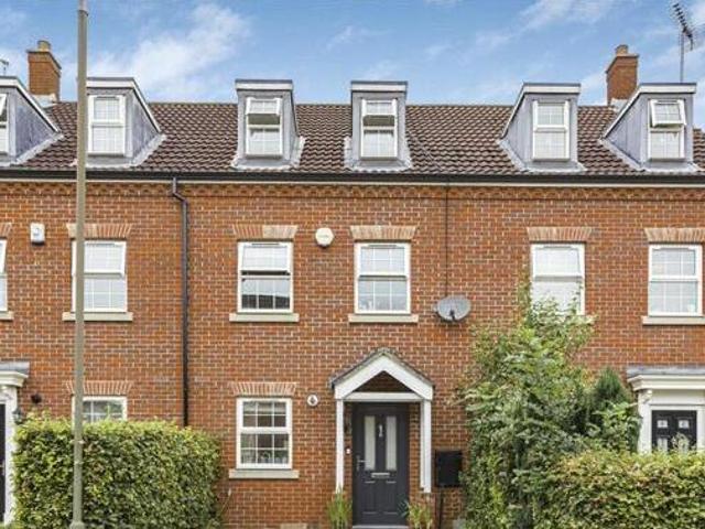 Tubbs Croft, Welwyn Garden City, 3 Bedroom Terraced