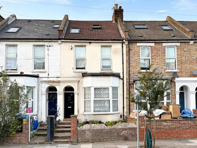 Tubbs Road, London, NW10 3 bed flat to rent £2,750 pcm £635 pw