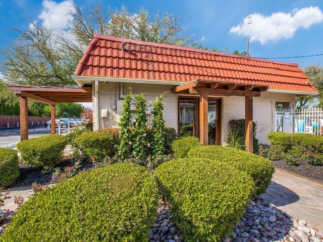 Tucasa Townhomes 2 Bedroom Apartment for Rent at 1635 Tucasa Dr, Irving, TX 75061